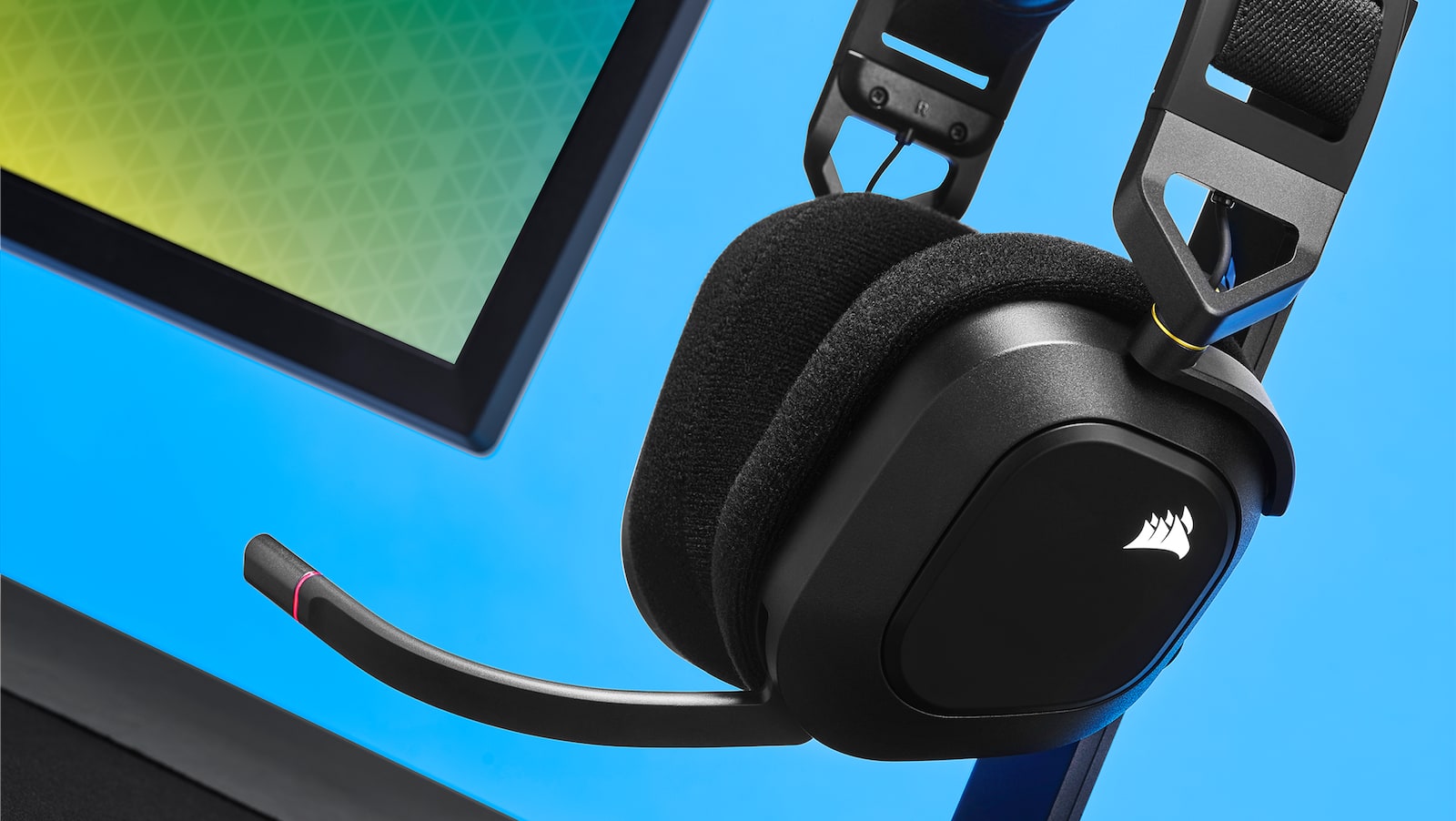 CORSAIR HS80 RGB WIRELESS gaming headset features immersive Dolby Atmos ...