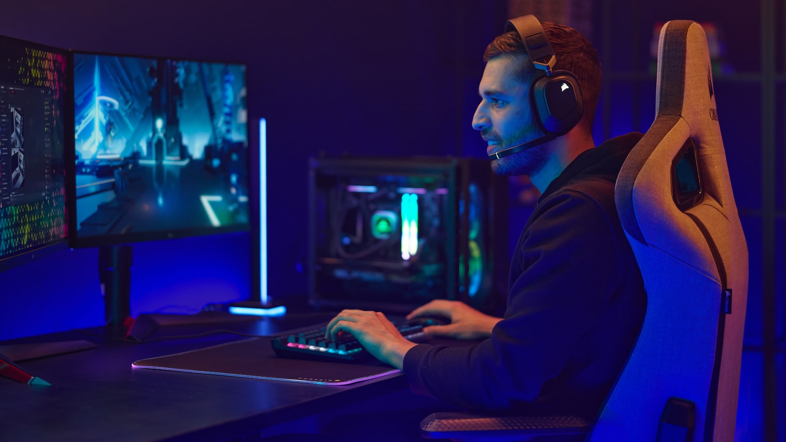 CORSAIR HS80 RGB WIRELESS gaming headset features immersive Dolby Atmos ...