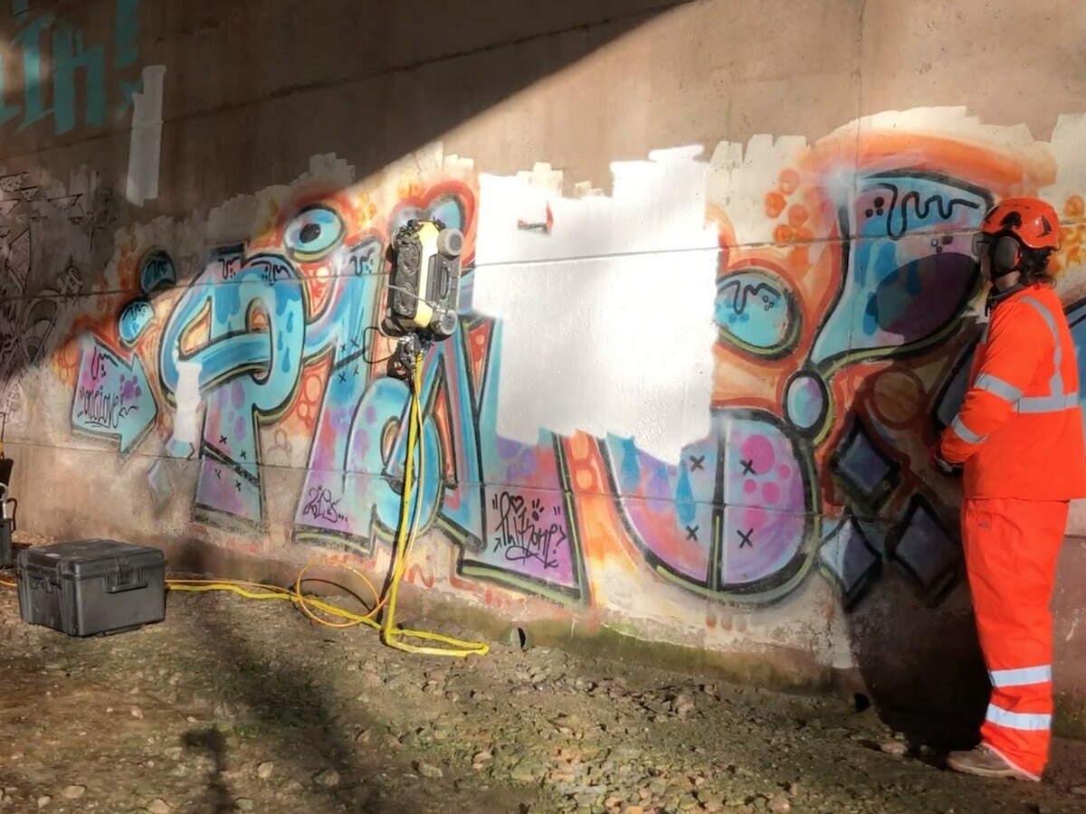 Hausbots HB1 construction robot can climb rough surfaces and overcome ...