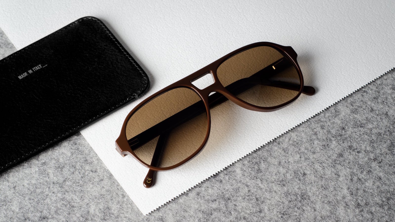 hardgraft Slim Eyewear Case features micro-suede to keep your glasses ...