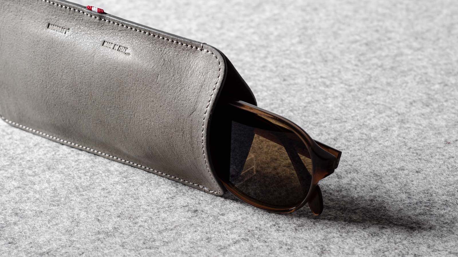 hardgraft Slim Eyewear Case features micro-suede to keep your glasses ...