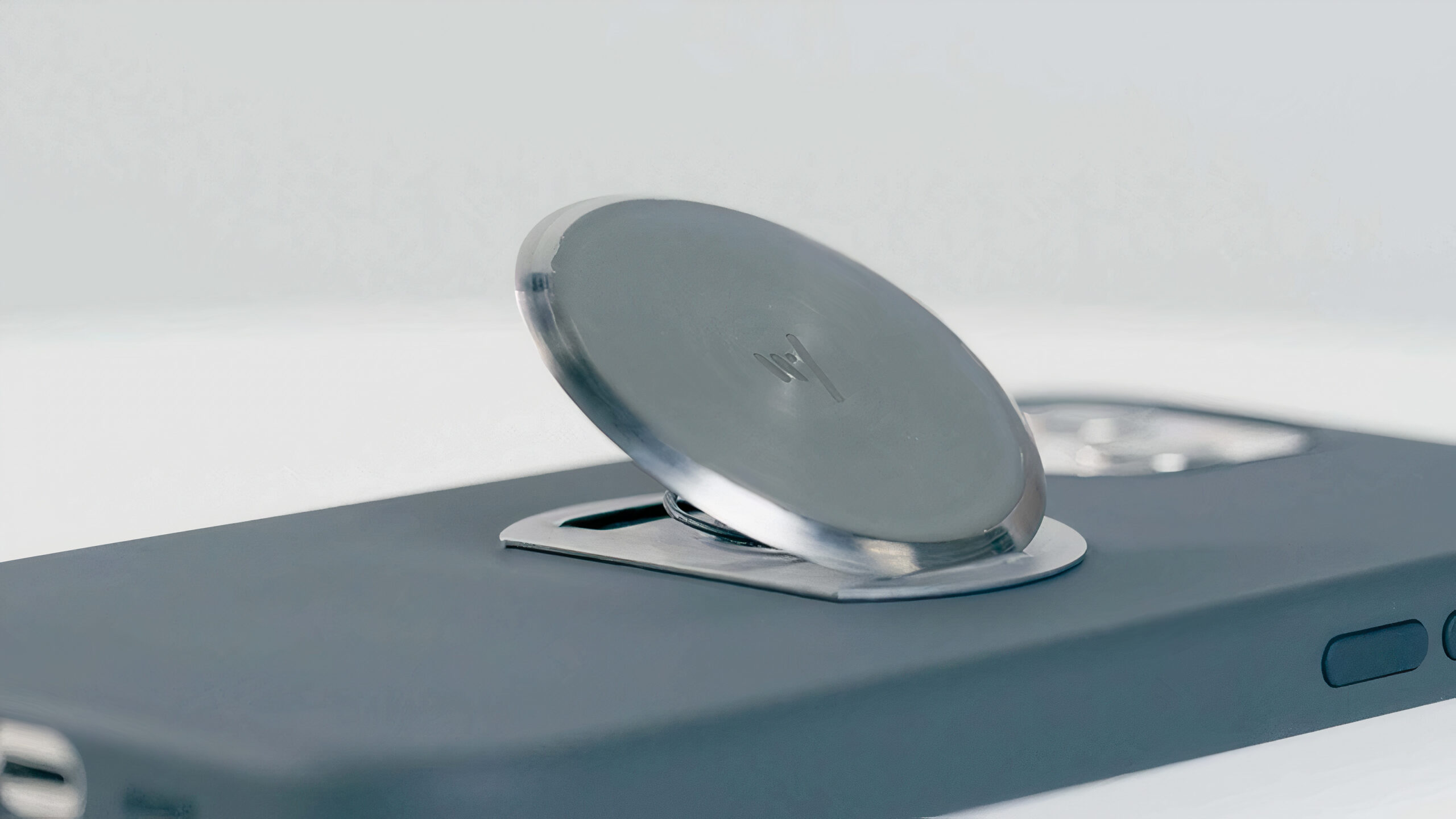 Tango smartphone grip & stand uses tiny magnets to expand 30 mm high ...