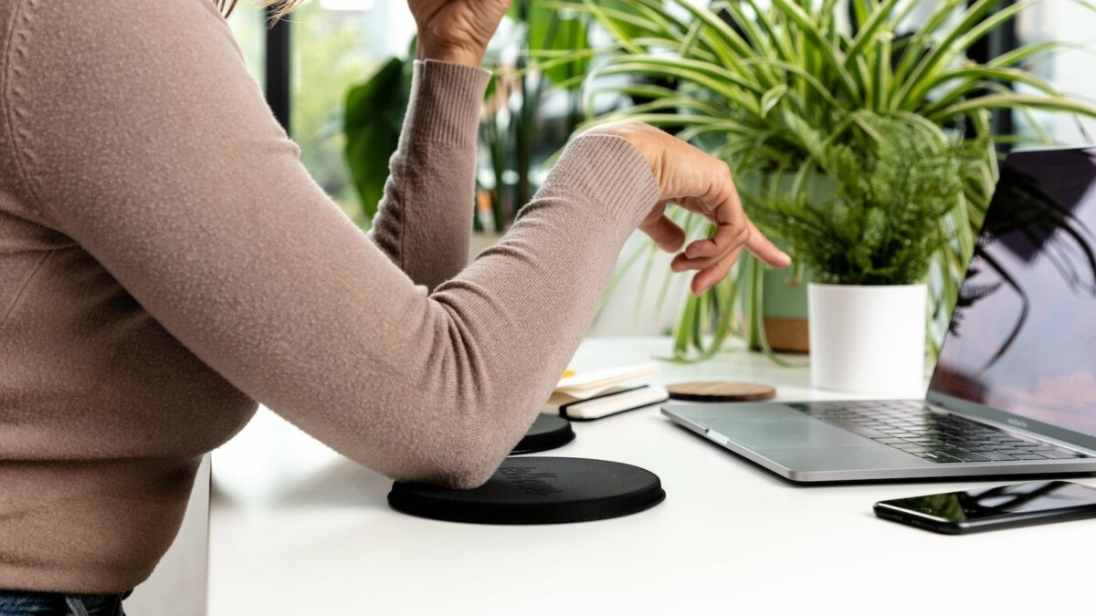 The most unusual work desk accessories you need for your home office ...