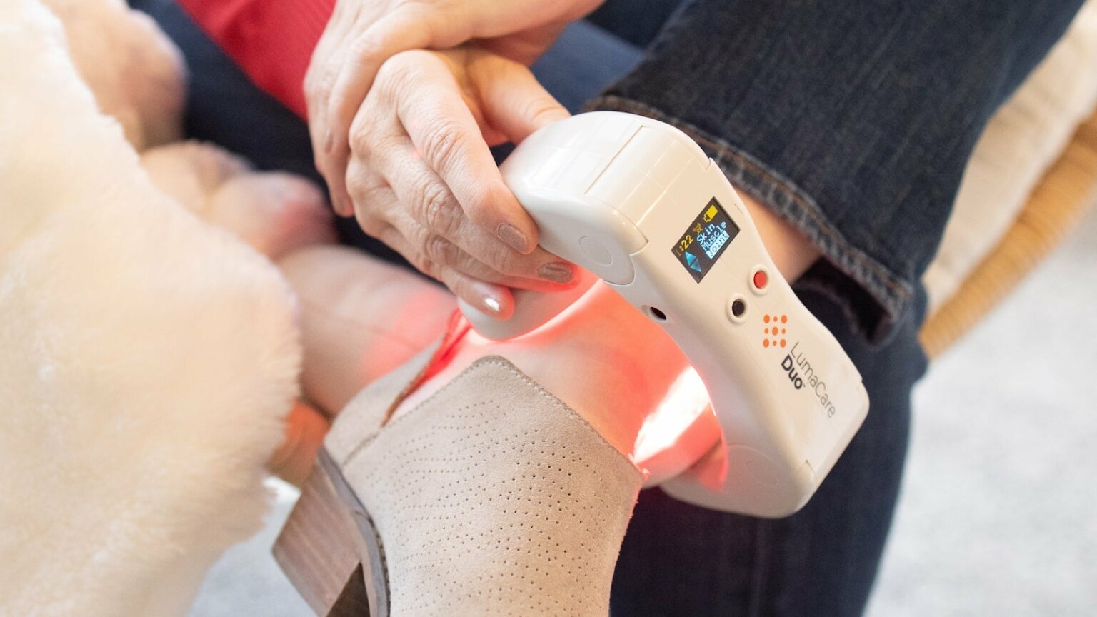 Review: LumaCare Duo therapeutic laser device quickly relieves pain