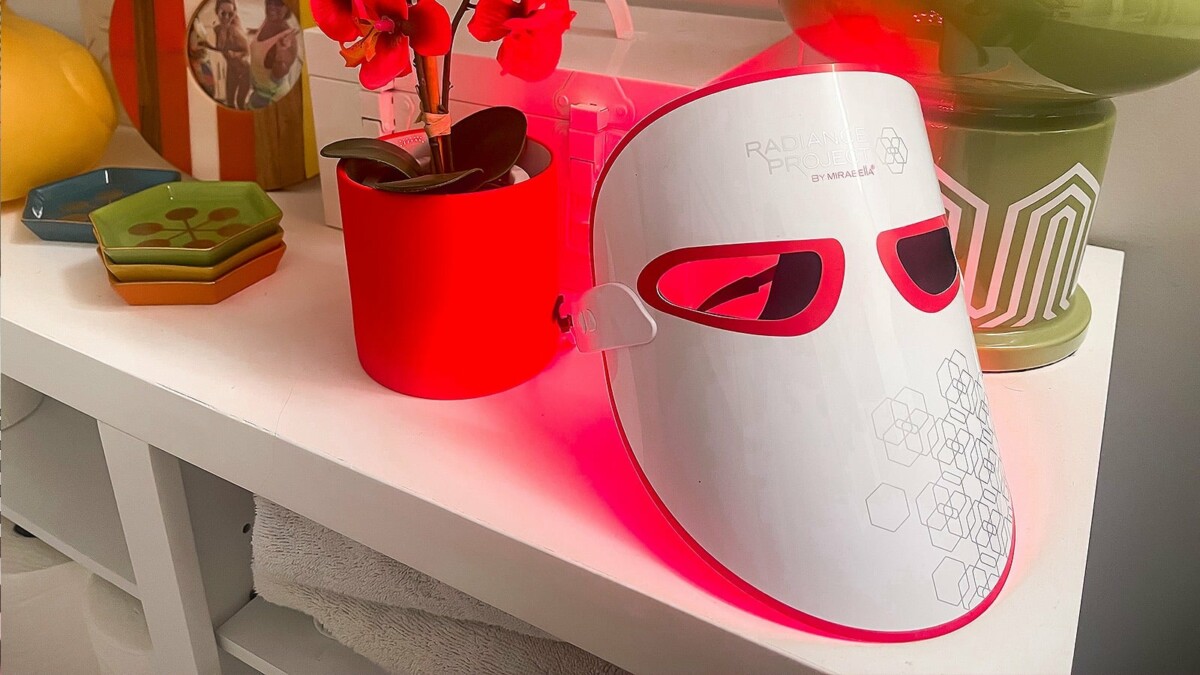 Review: Mirabella Beauty Phototherapy LED Facial device improves skin