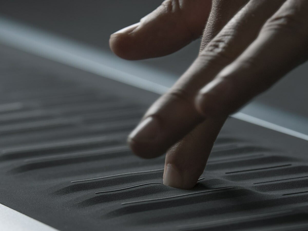ROLI Seaboard RISE 2 versatile keyboard is easy to play and has an ...