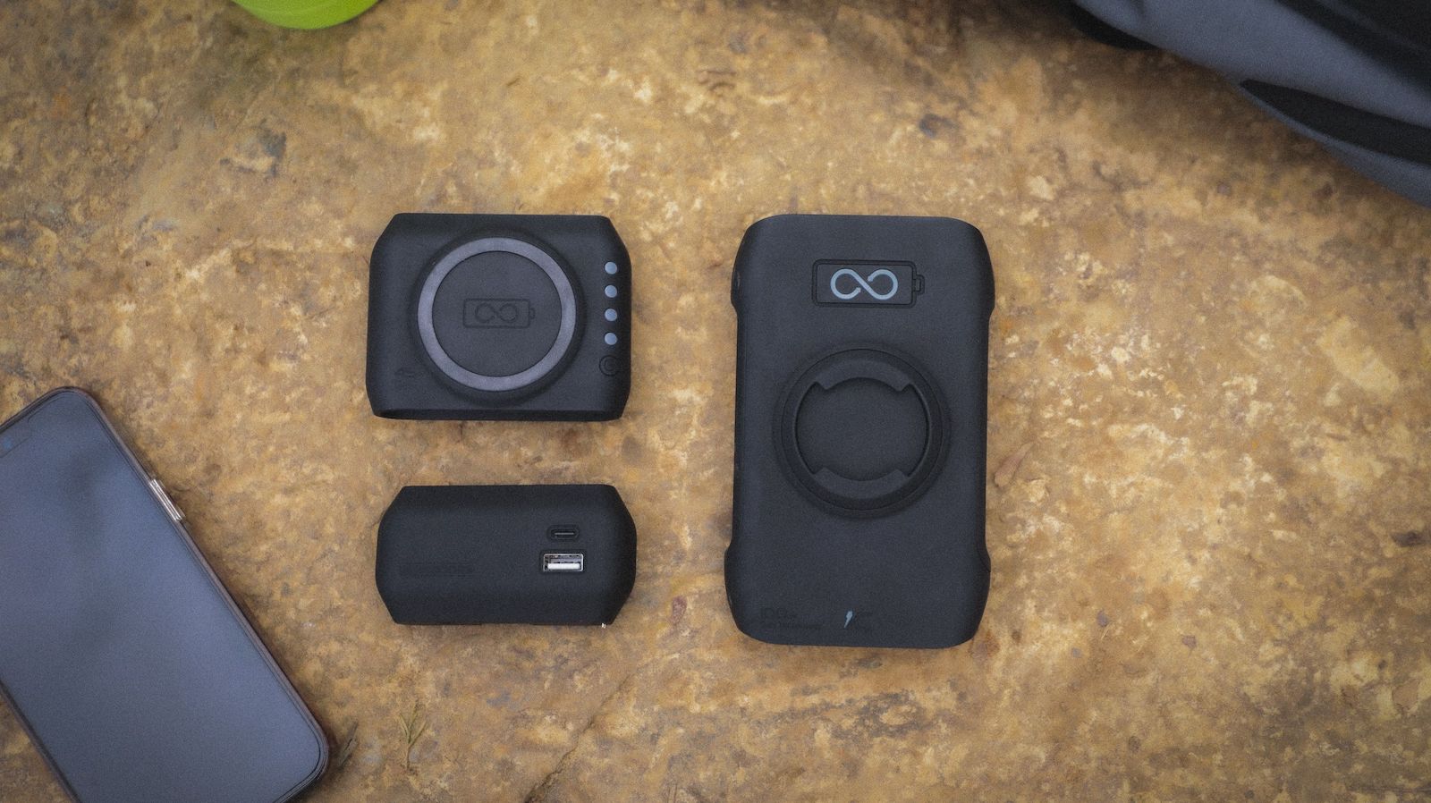 P4 wireless power bank charges 30% faster than power delivery (PD) with ...