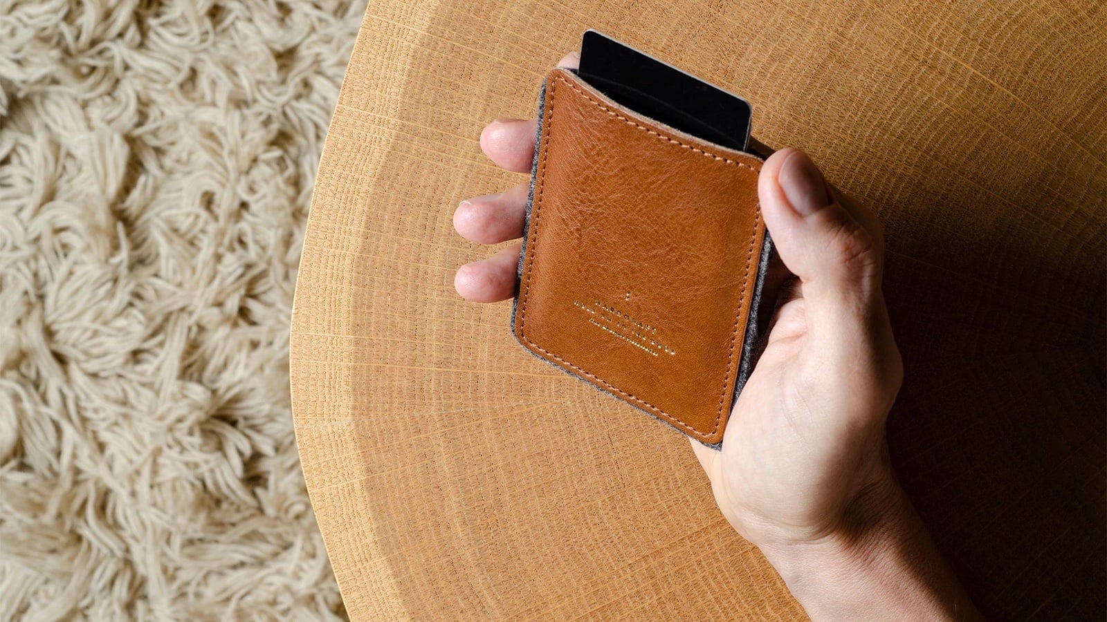 hardgraft Cover Card Case minimal leather cardholder features 2 ...