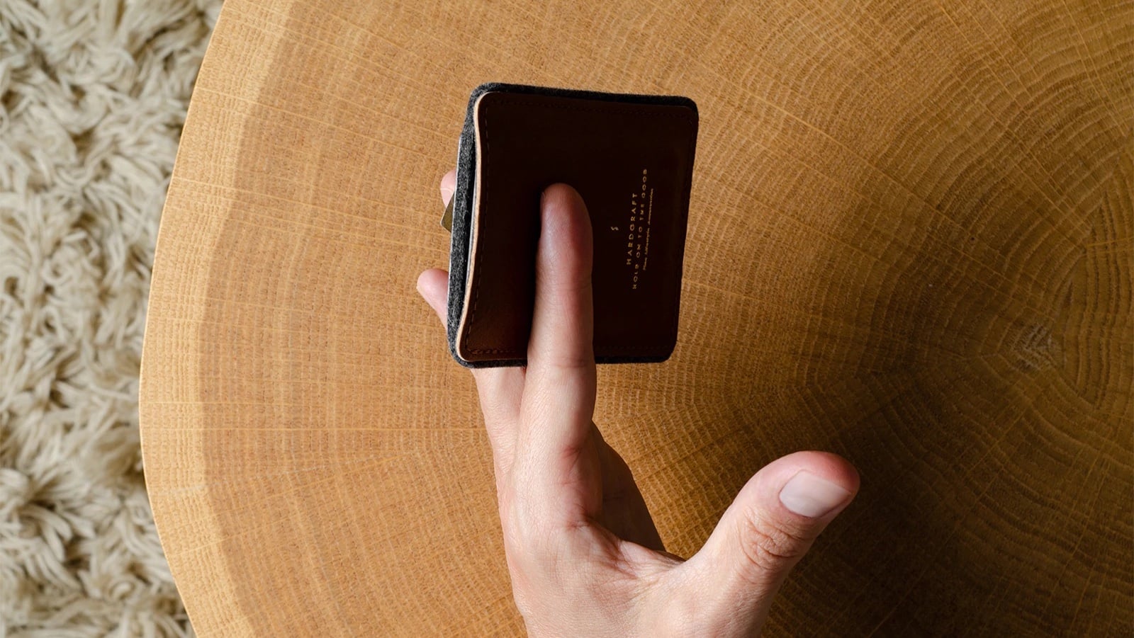 hardgraft Cover Card Case minimal leather cardholder features 2 ...