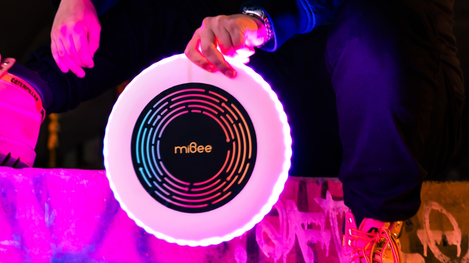 miBee smart LED flying disc has a gyroscope & lets you choose different ...