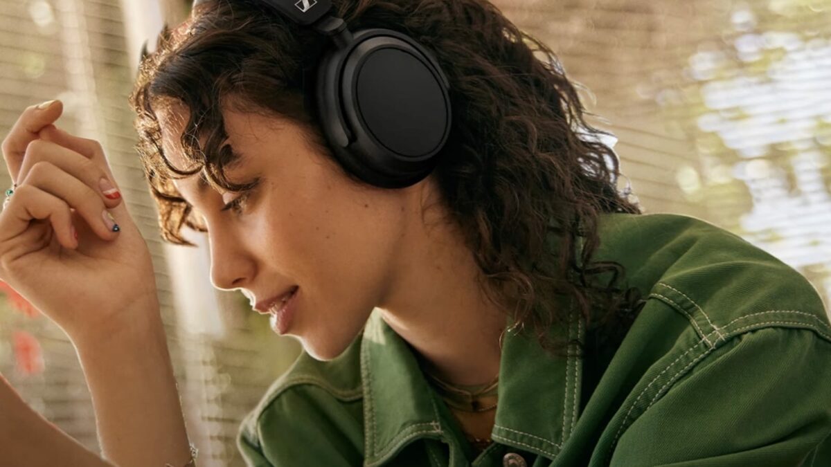 The best lightweight headphones for your EDC