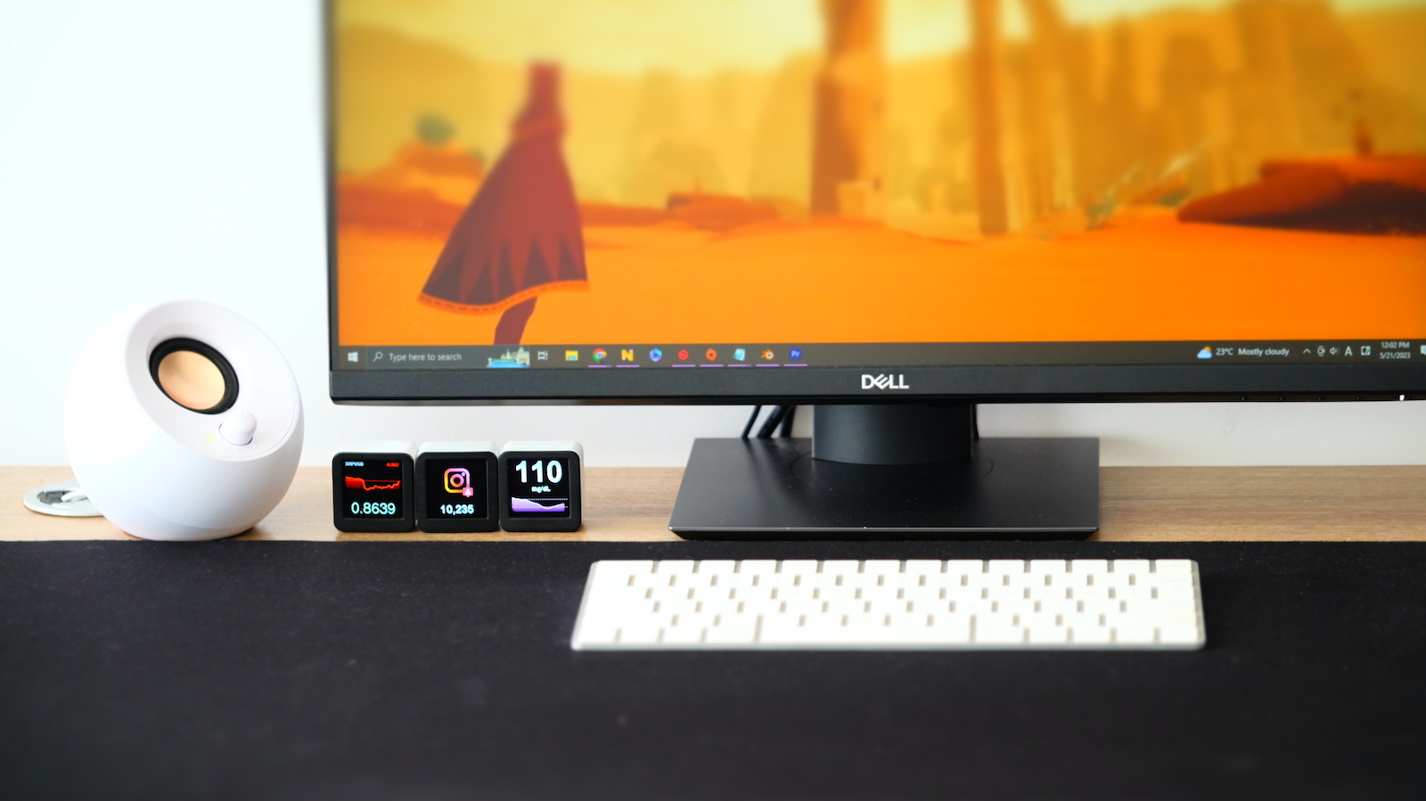 Kublet mini desk monitor has a tiny display to showcase many data types