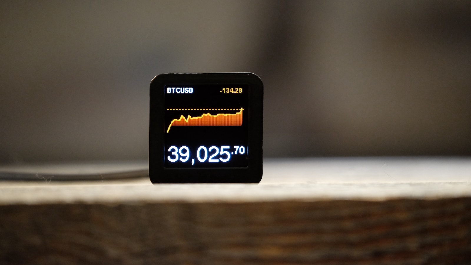 Kublet mini desk monitor has a tiny display to showcase many data types
