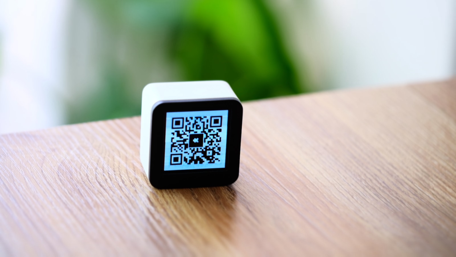 Kublet mini desk monitor has a tiny display to showcase many data types