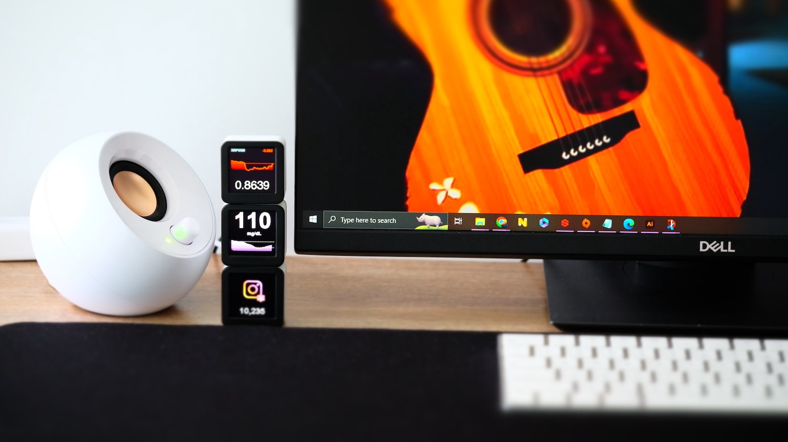 Kublet mini desk monitor has a tiny display to showcase many data types