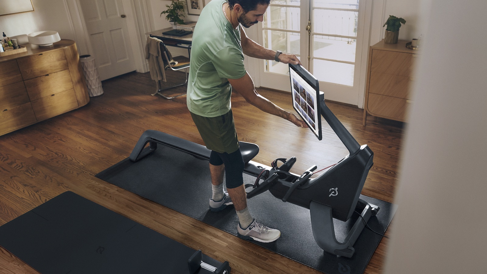 Peloton Row smart rowing machine is thoughtfully designed for ultra ...