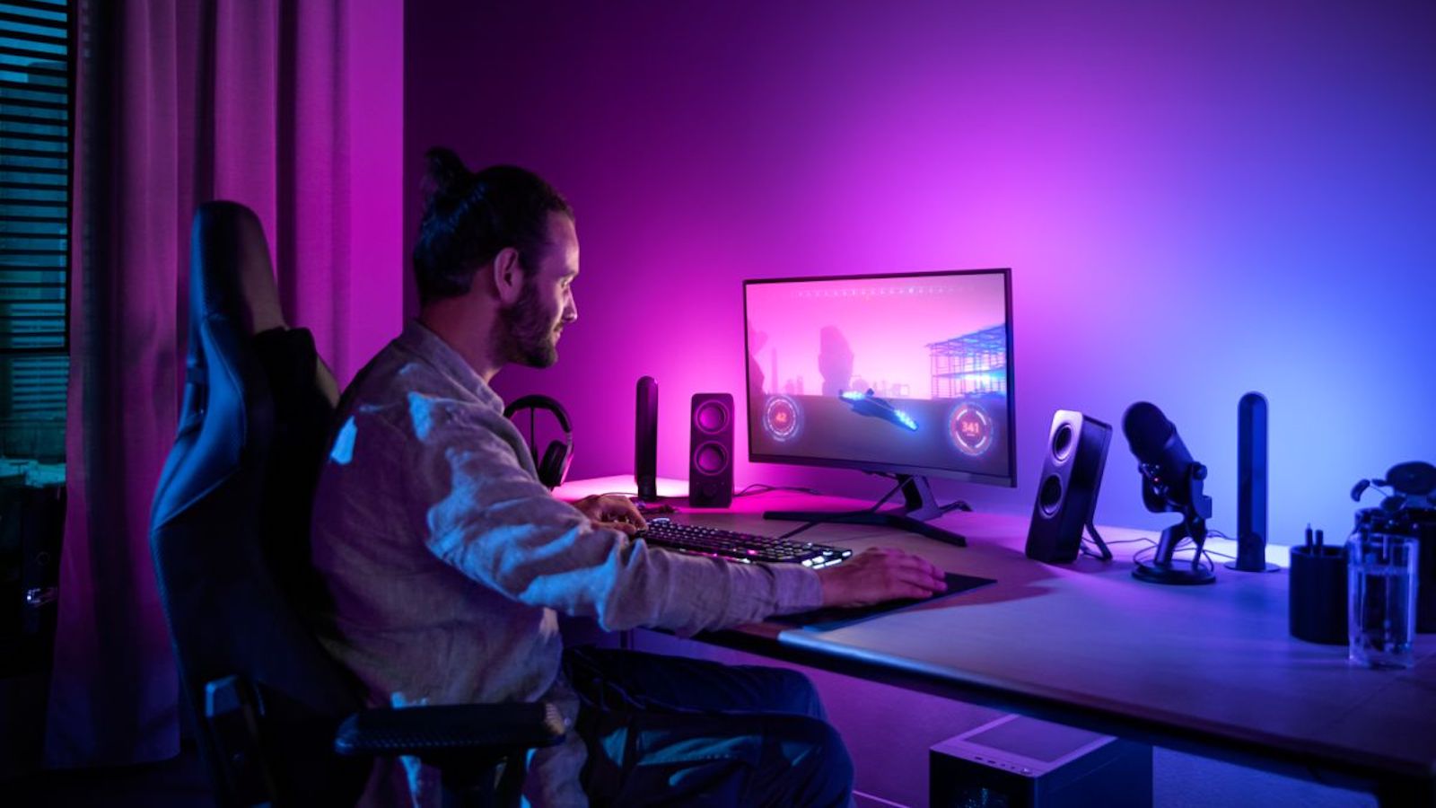 Philips Hue Play Gradient Lightstrip for PC produces multiple colors ...