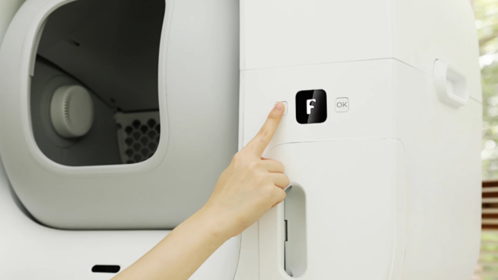 Furbulous self-pack cat litter box automatically packs, seals, and ...