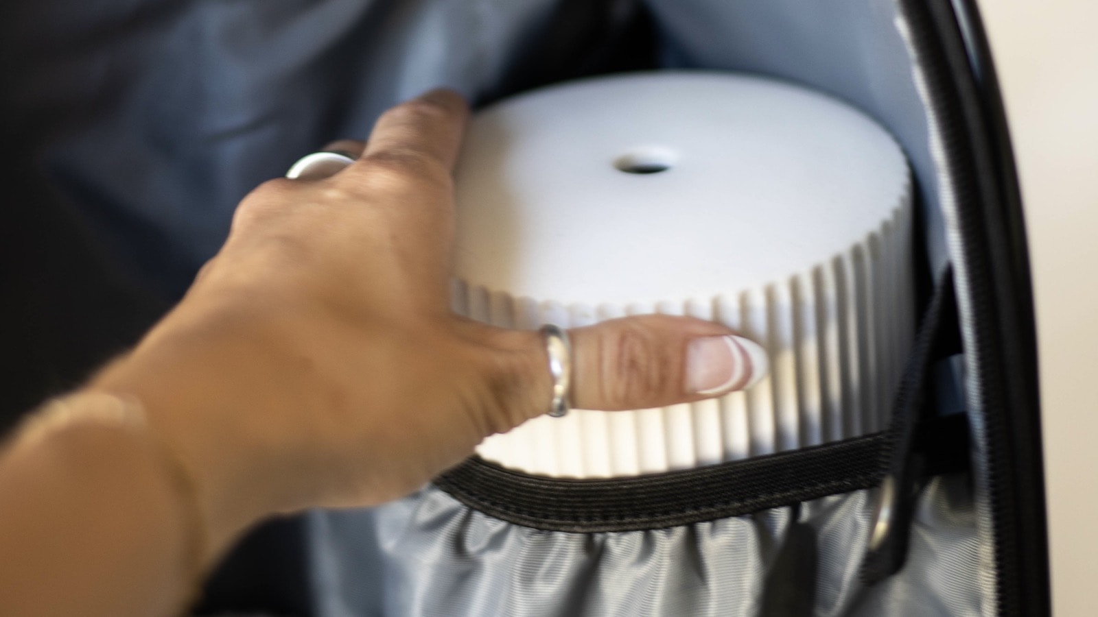 EGB Essential CarryALL Bag has a convenient telescoping handle for on ...