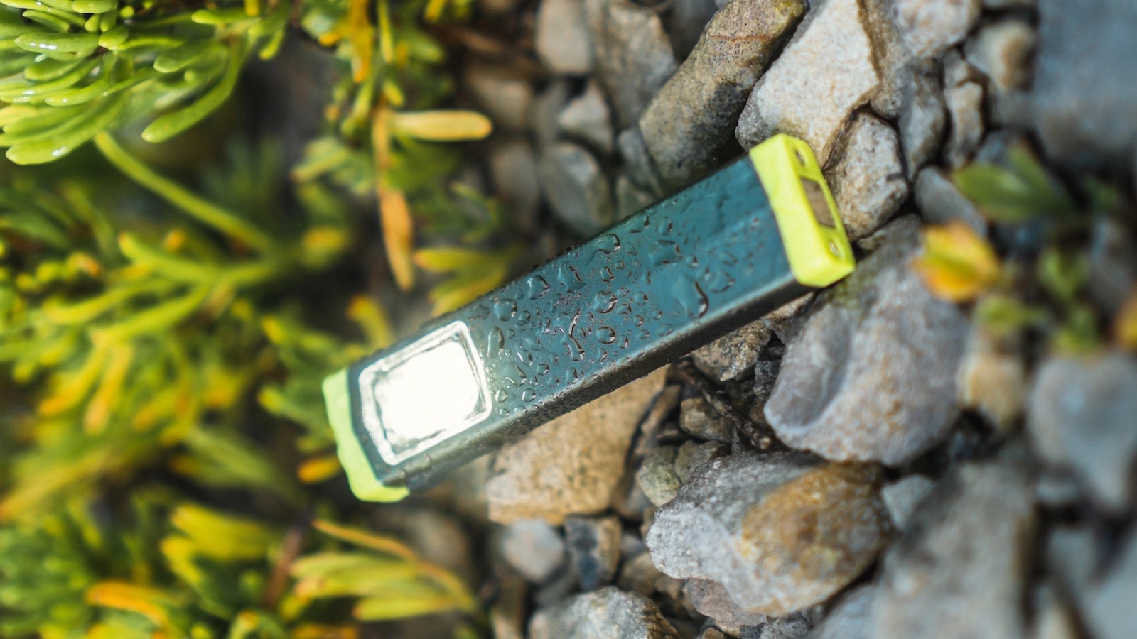 Lexall 600 lm EDC Flashlight doubles as a work light with a clip ...