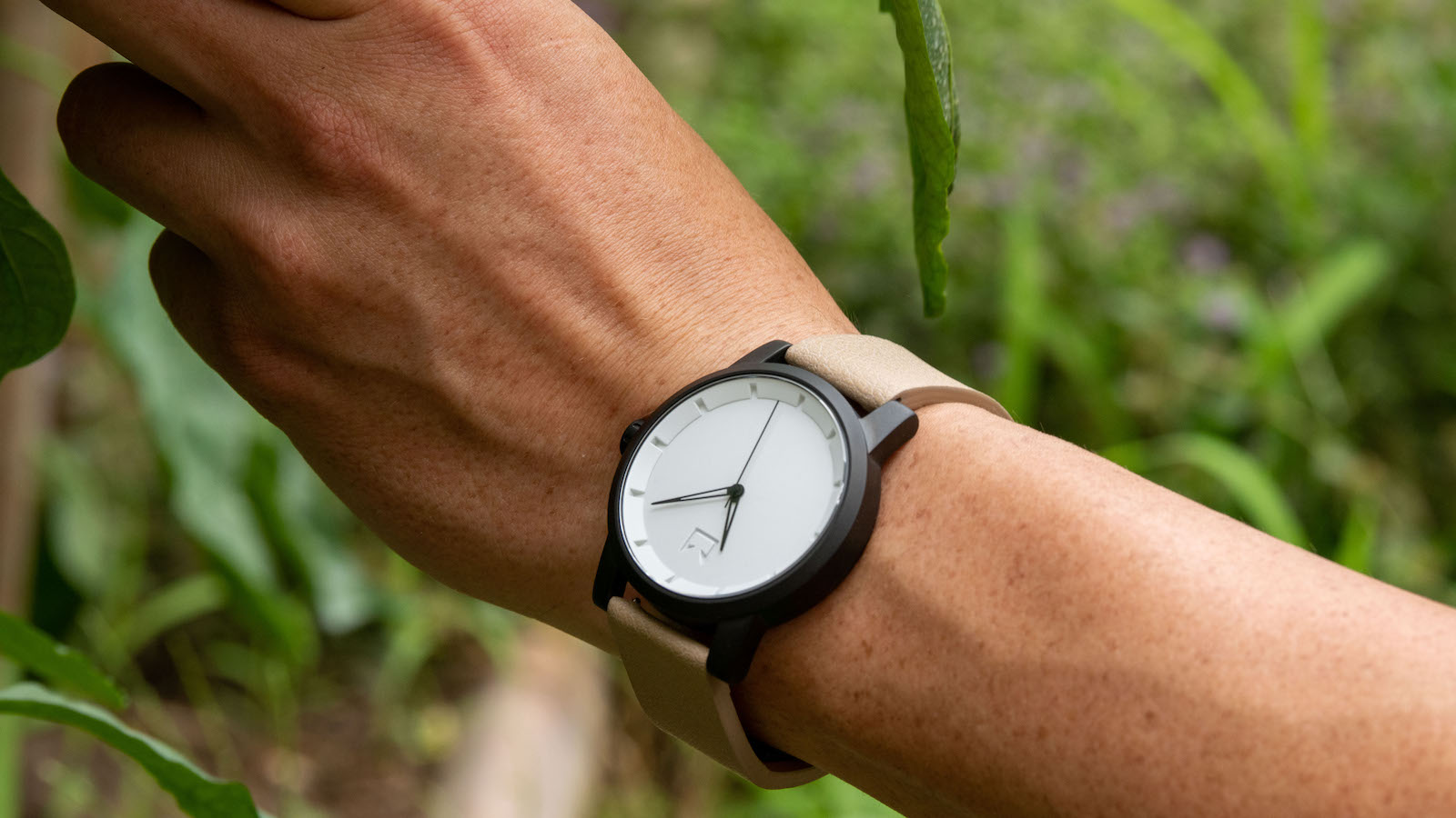 Majestik minimalist solar watch respects the environment as well as ...