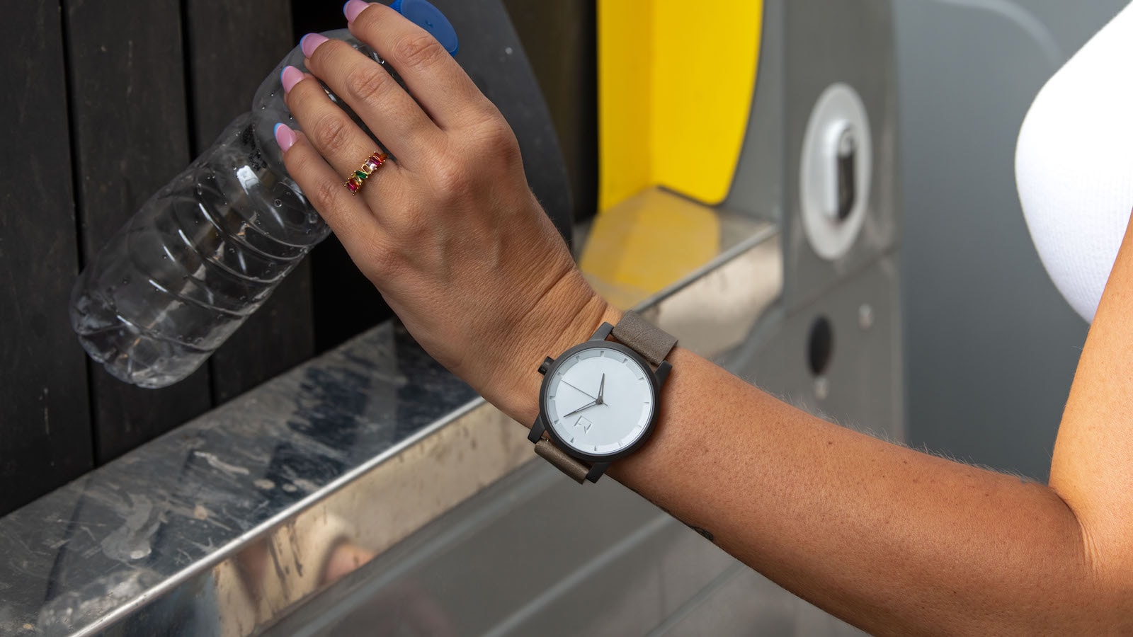 Majestik minimalist solar watch respects the environment as well as ...