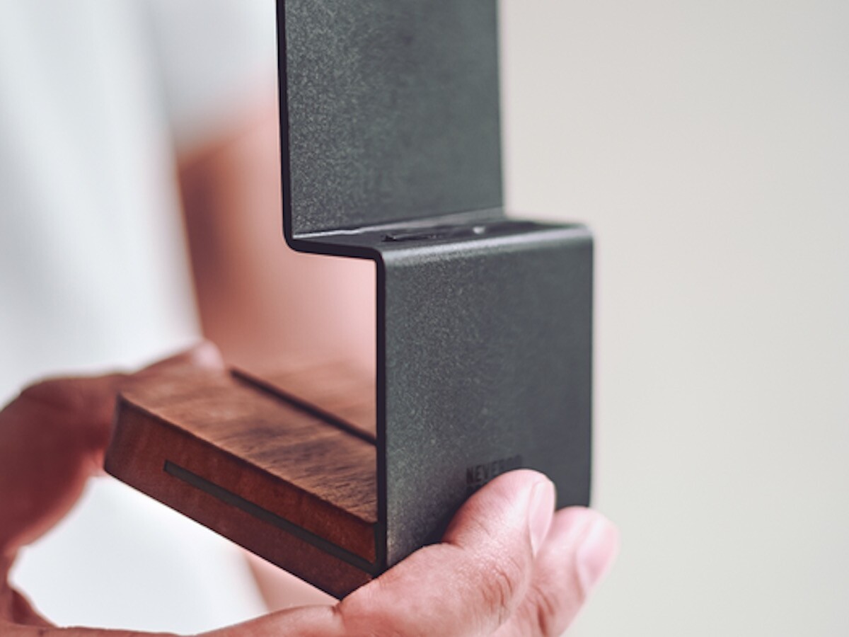 NOOE Hands-On Mobile Stand has a minimalist design so you work ...