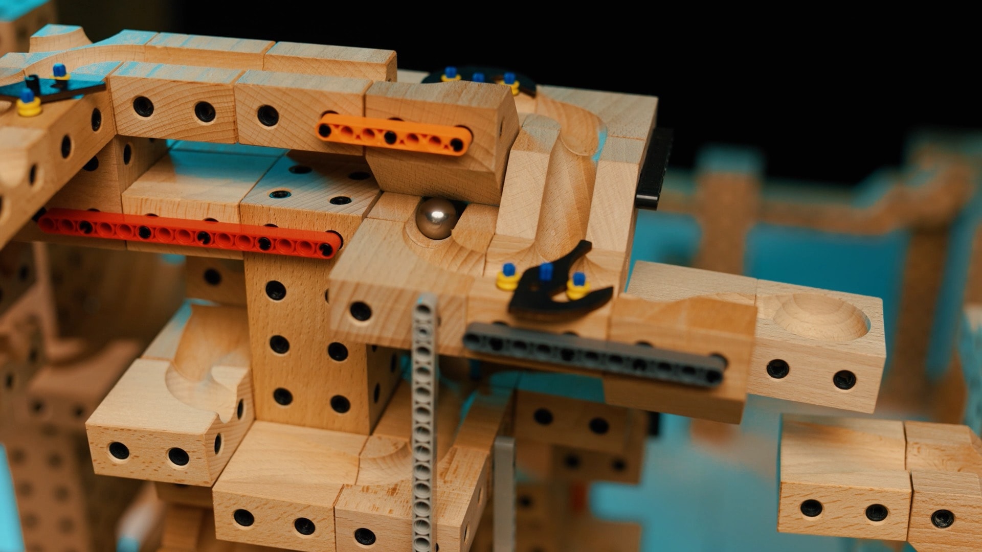 QUBTRIX intelligent wooden omni-compatible bricks combine with other bricks like LEGO | Key ...