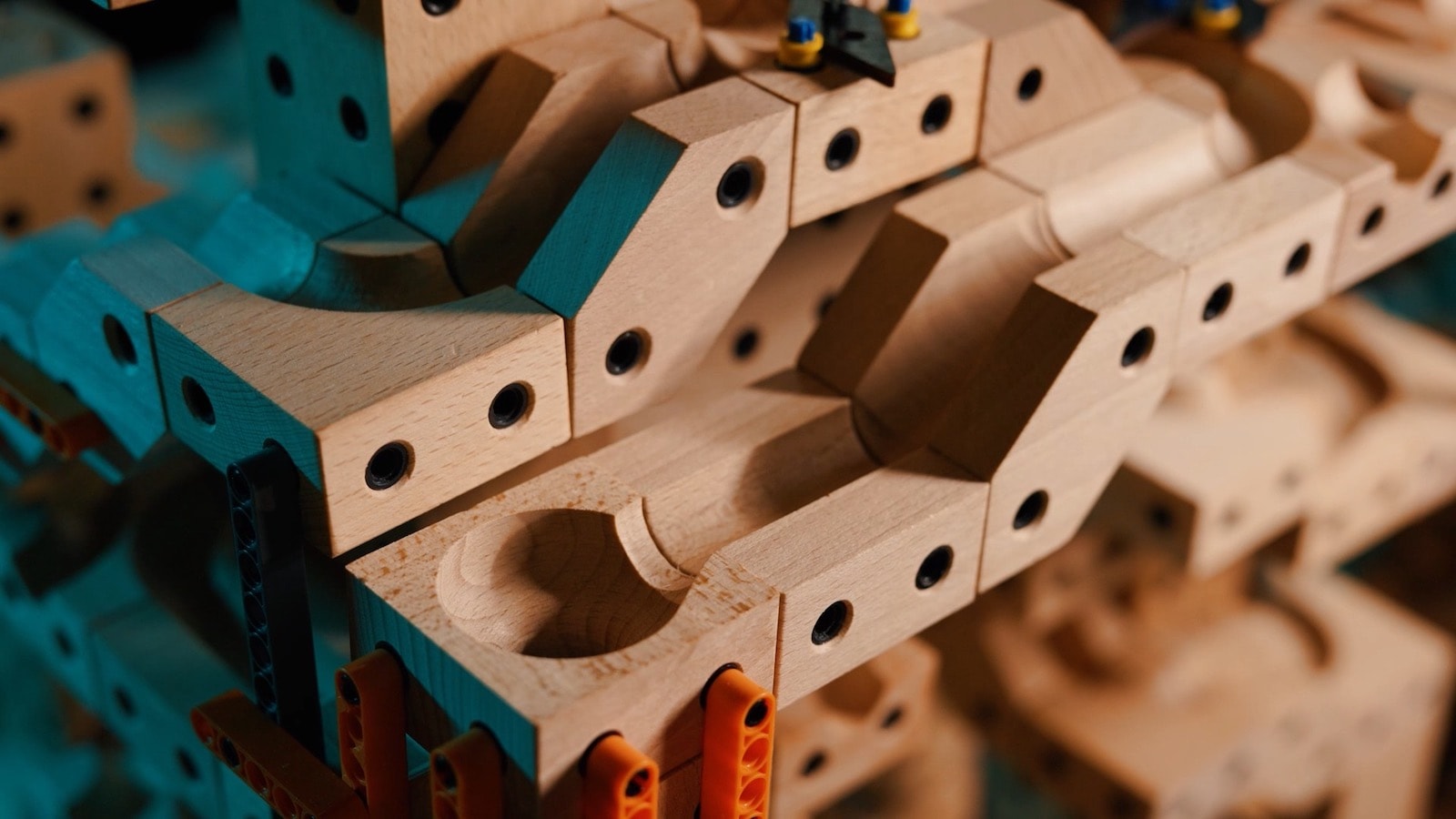 QUBTRIX intelligent wooden omni-compatible bricks combine with other bricks like LEGO | Key ...