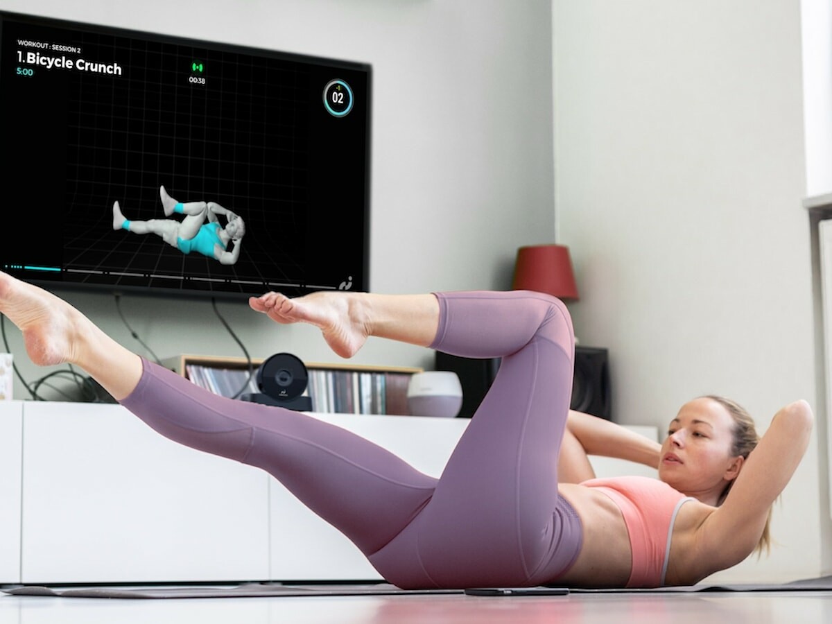 AIMOOV smart exercise camera corrects your movements during your ...