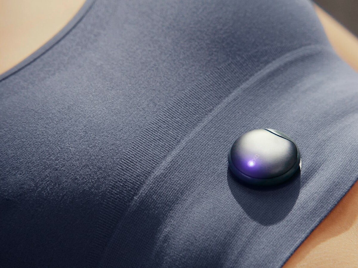 Oxa breathing wearable uses live biofeedback to both reduce stress and ...