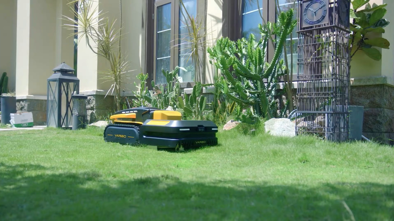This intelligent mowing robot boasts GPS positioning technology