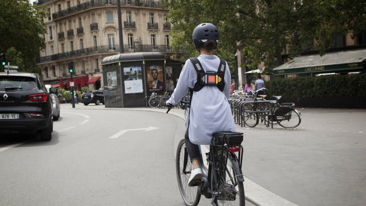 Review: Clic-Light wearable bike signal system improves your visibility