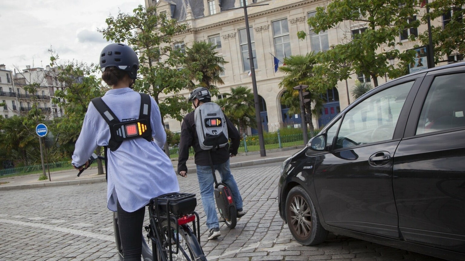 Review: Clic-Light wearable bike signal system improves your visibility