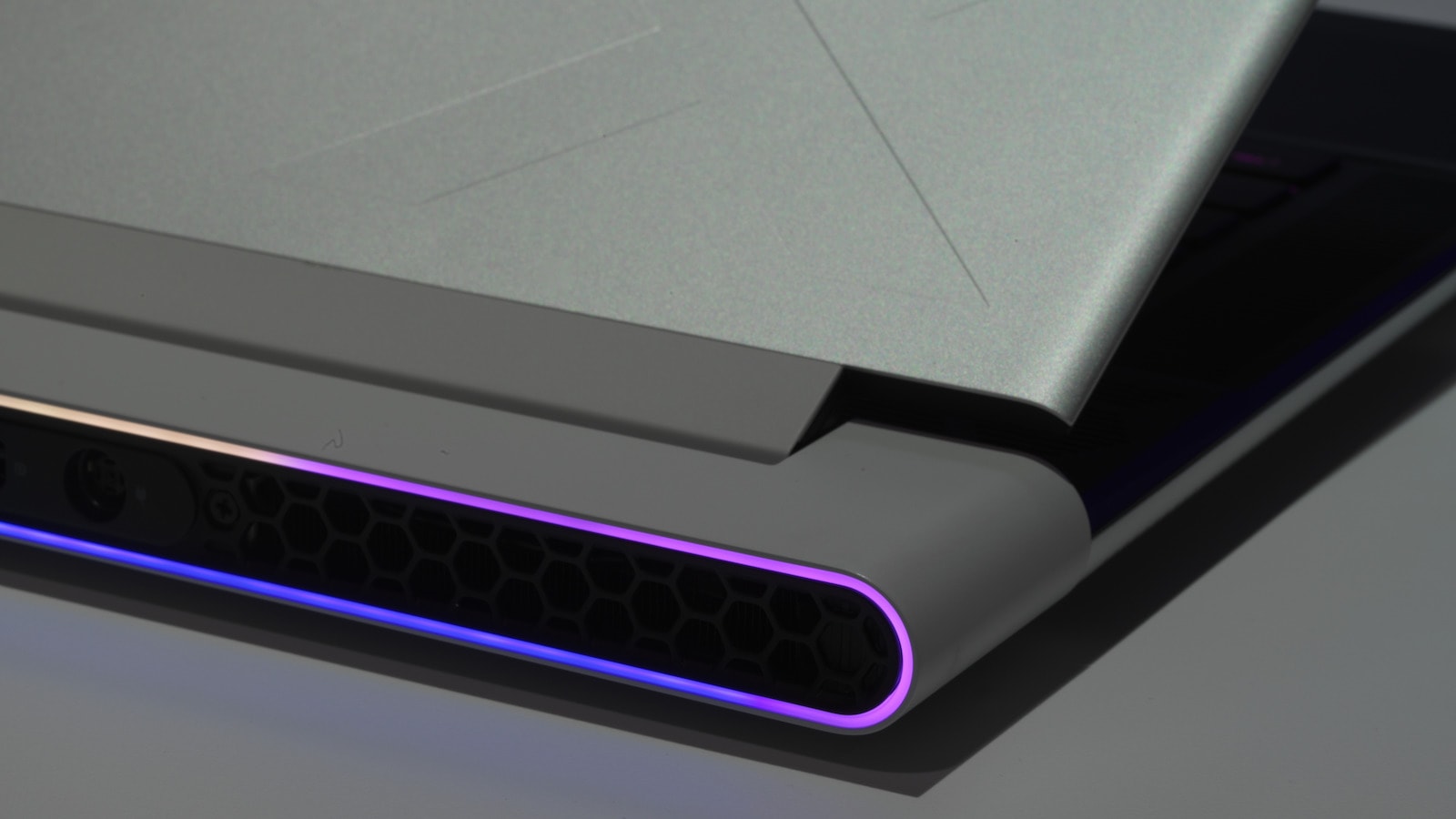 Alienware x16 and x14 gaming laptops suit every aspect of your ...