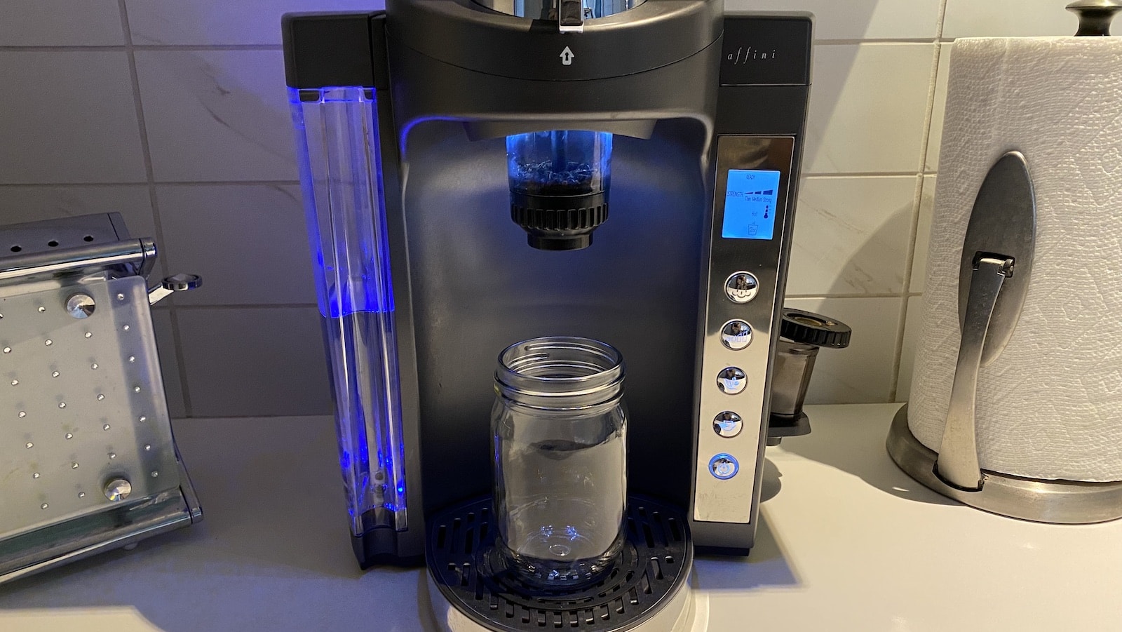 Affinitea luxury tea brewing system includes a machine that gives you a ...