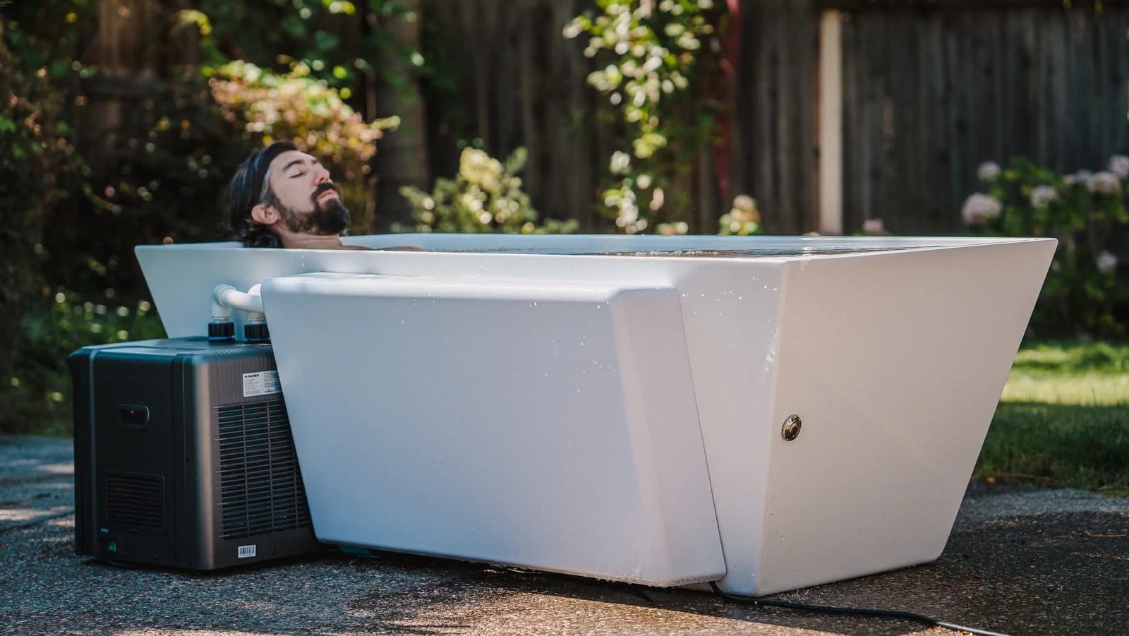 Plunge cold and hot water therapy tub offers powerful cooling ...