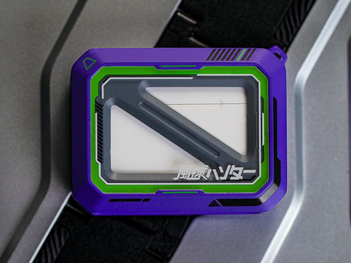 G-CUBE AirPods Pro storage case has a luminous & armor-like mechanical ...