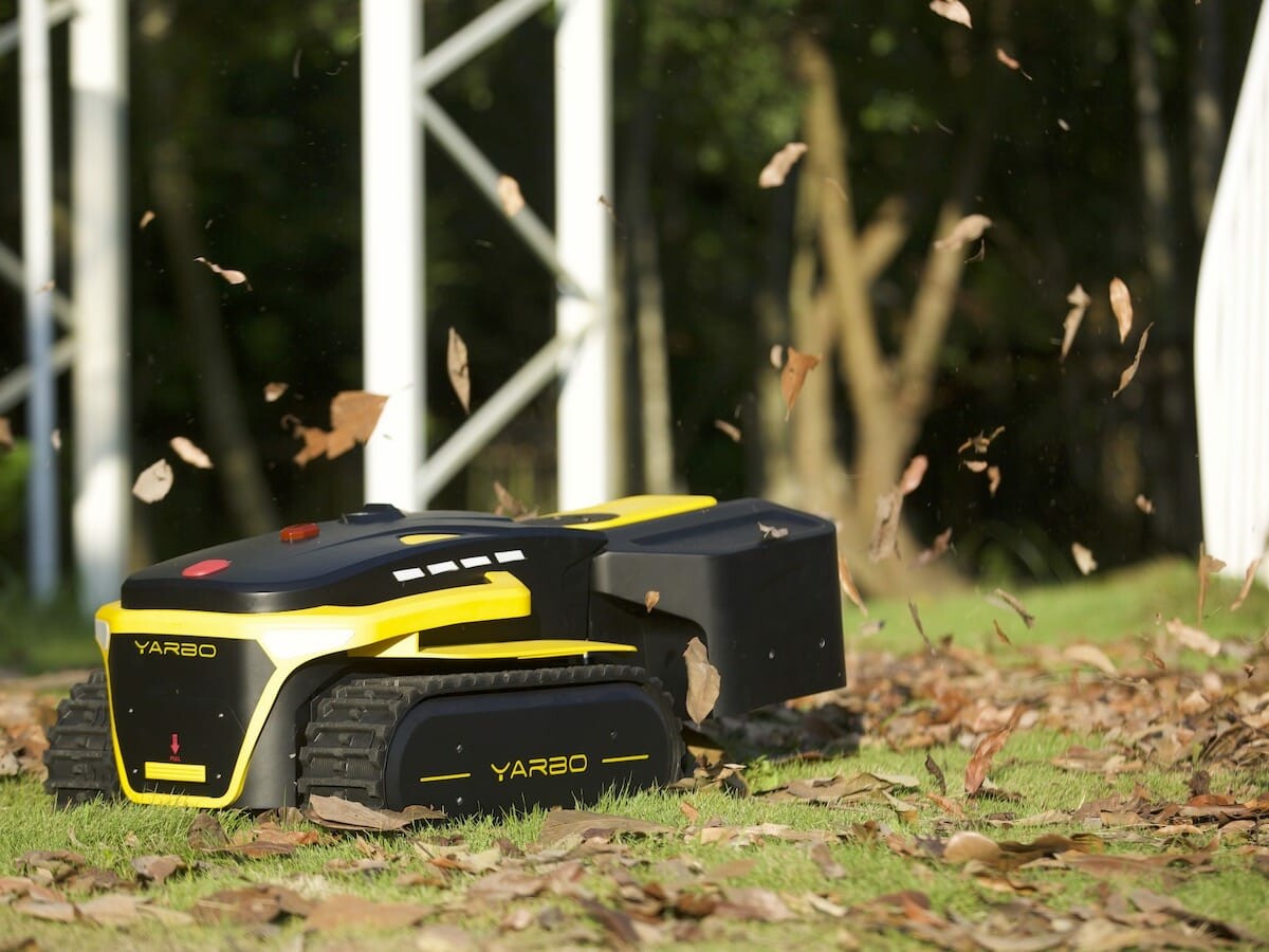 This outdoor robot automatically removes yard debris