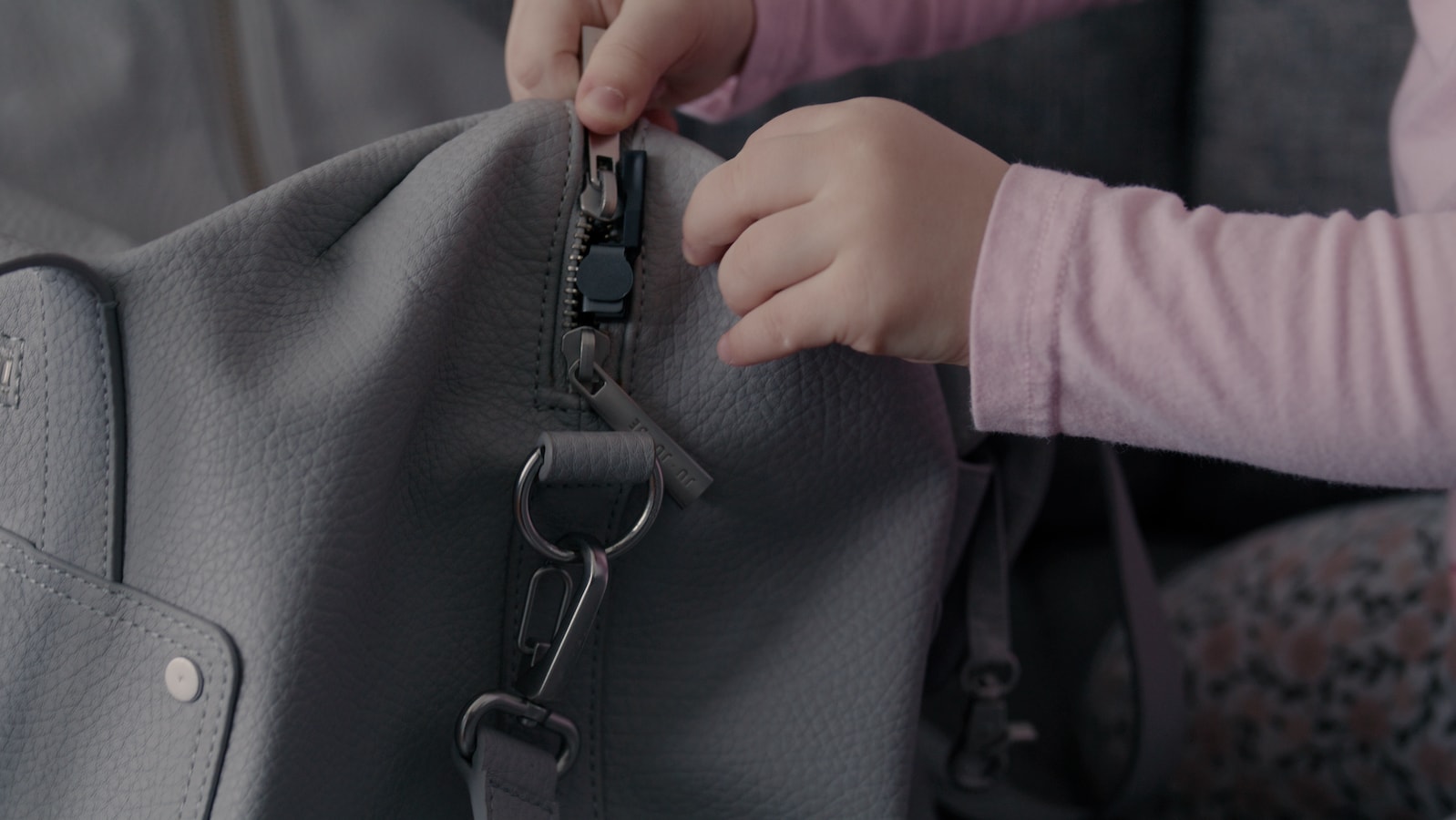 ZippGuard safety lock for zipper compartments keeps your belongings ...