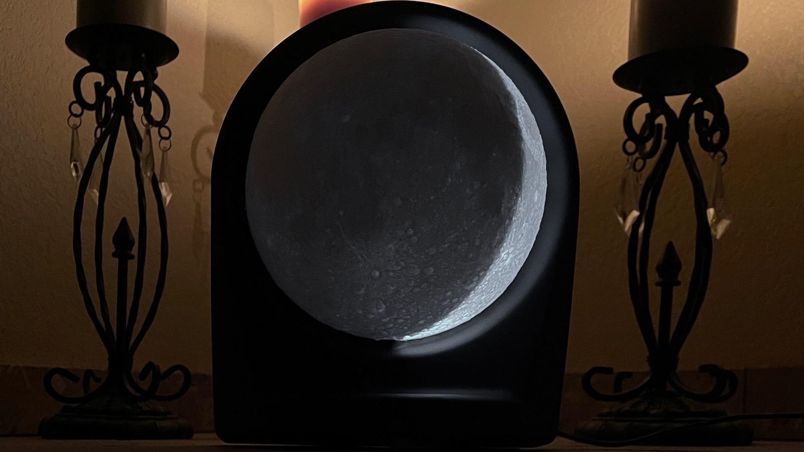 MOONDIAL lunar phase lamp syncs to the lunar month & re-creates orbital ...