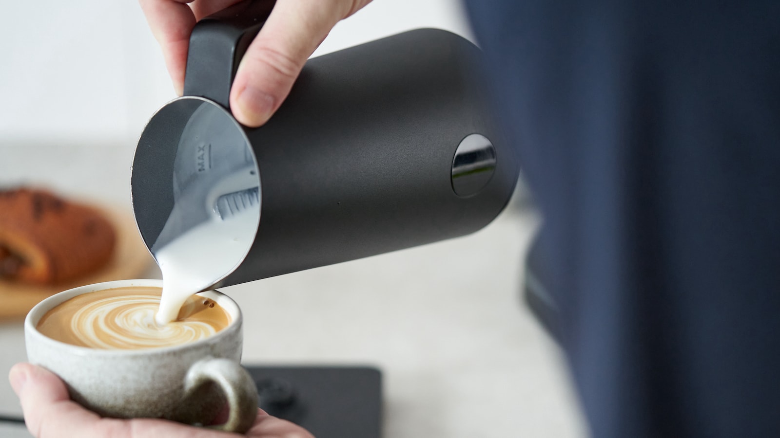 NanoFoamer PRO automatic hands-free microfoam maker prepares premium ...