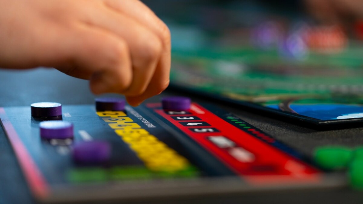 Review: Mahtgician Games Lights Out Racing is an F1-inspired game