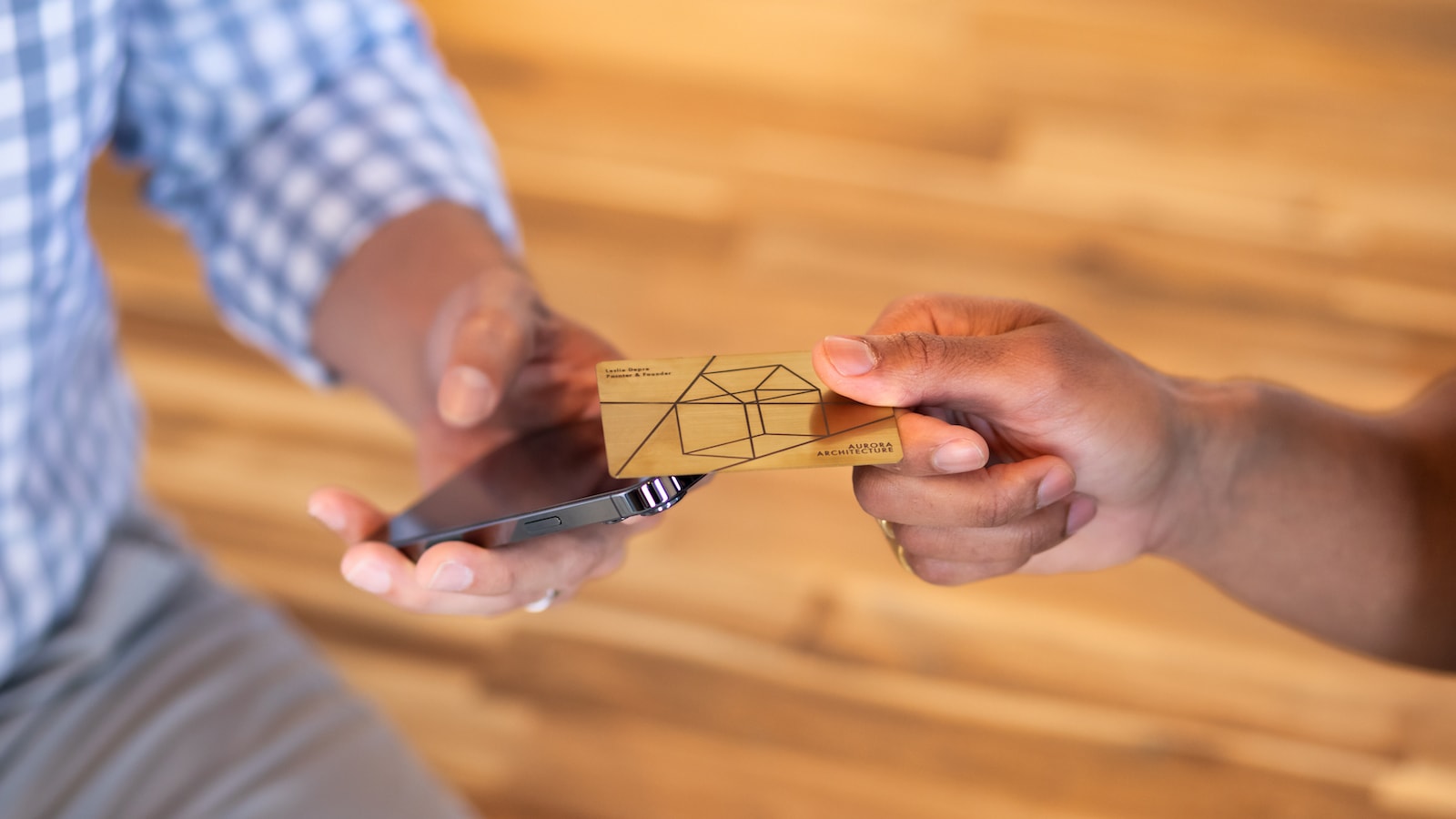 Mobilo Smart Business Card lets you share contact details with just a tap