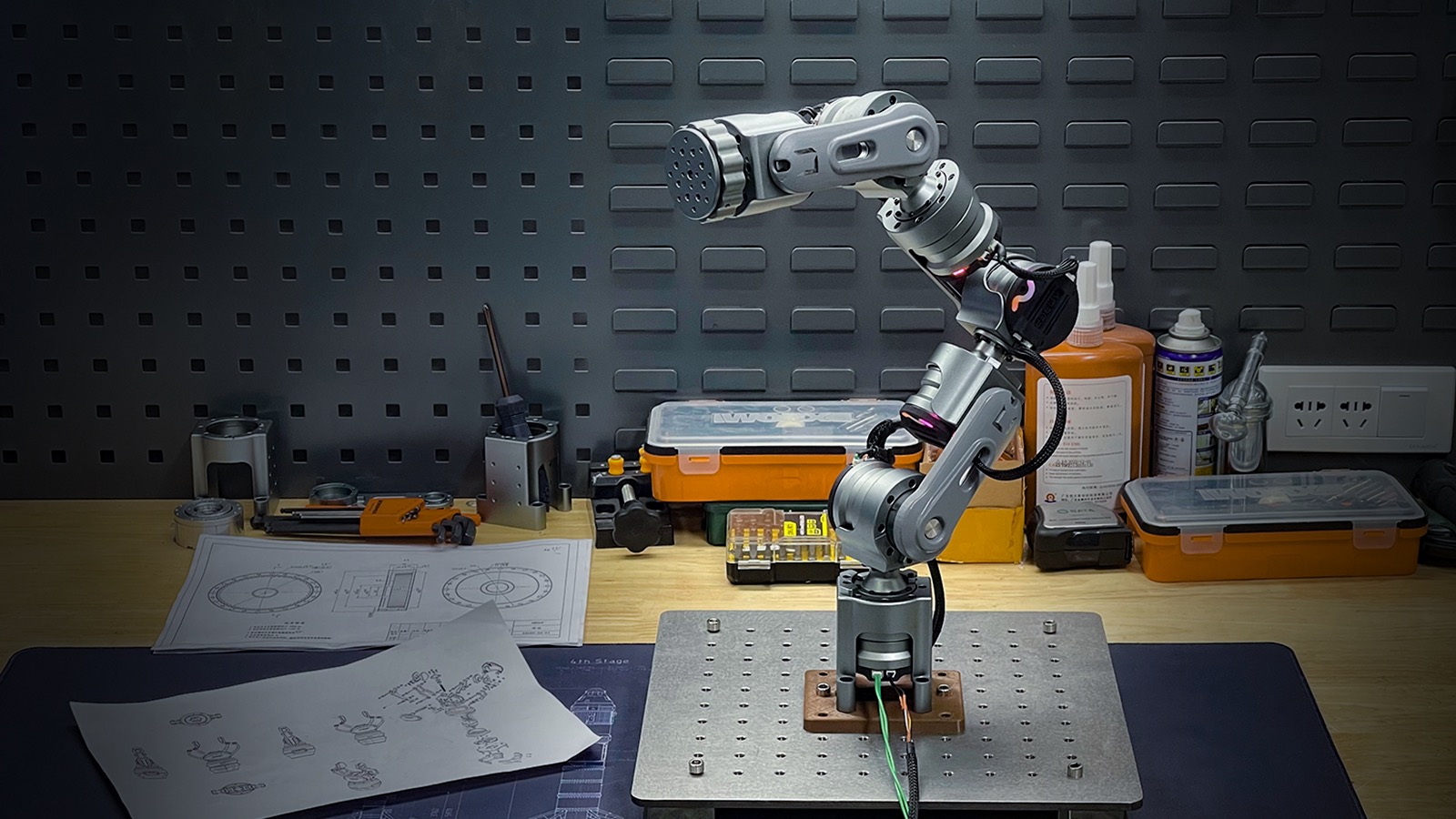 This AI-planning robotic arm boasts 7 DoF and requires no code