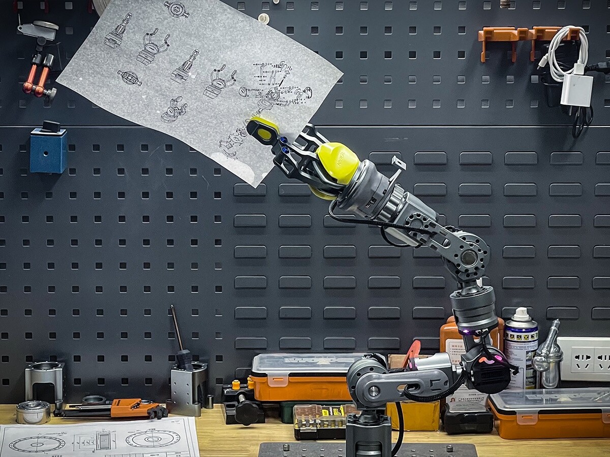 This AI-planning robotic arm boasts 7 DoF and requires no code