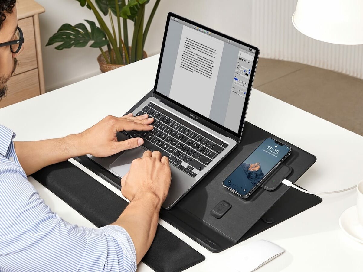 The Customizable Workspace is a clutter-free, go-anywhere solution