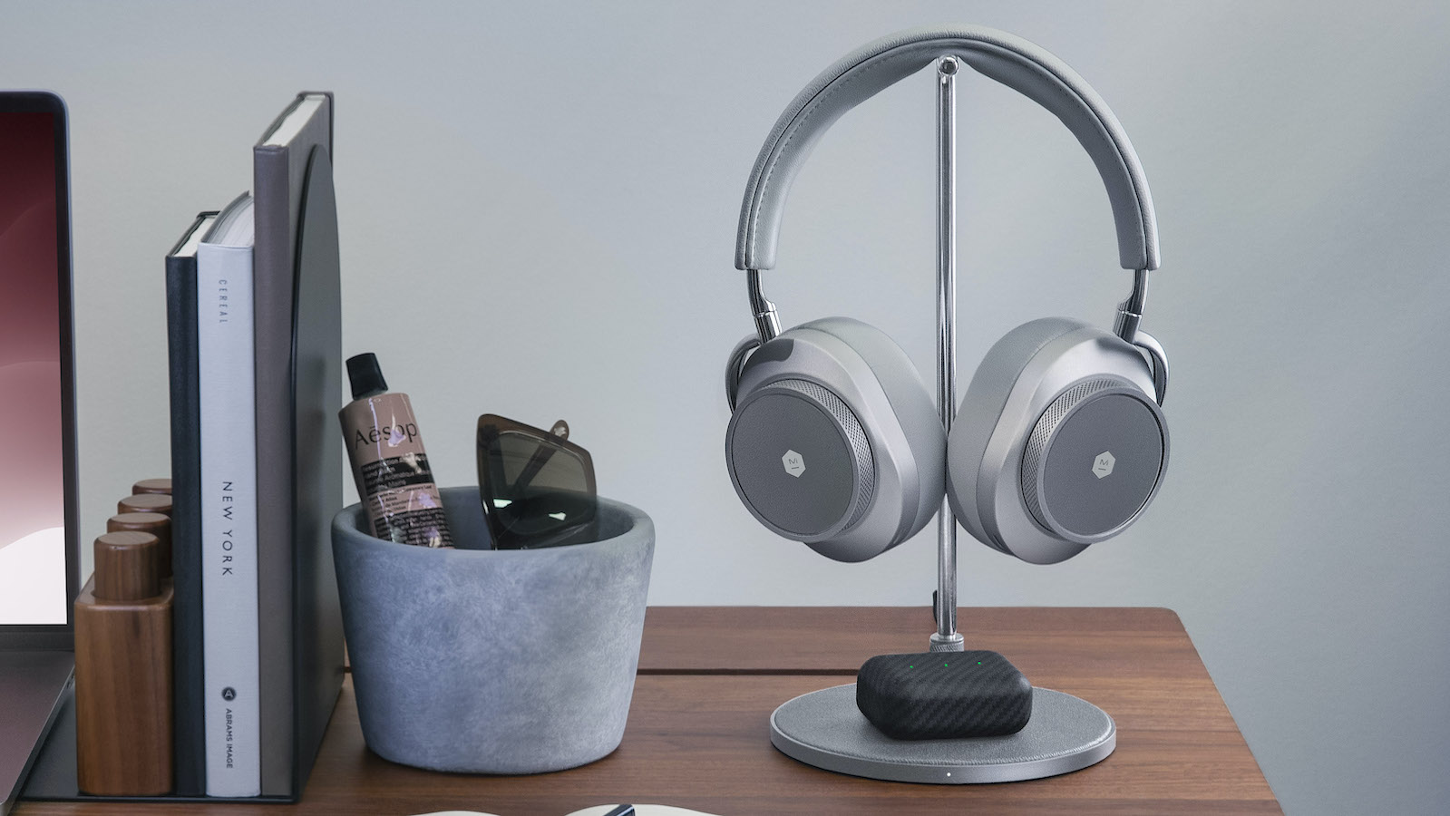 Master & Dynamic MC300 Wireless Charge Pad and Headphone Stand