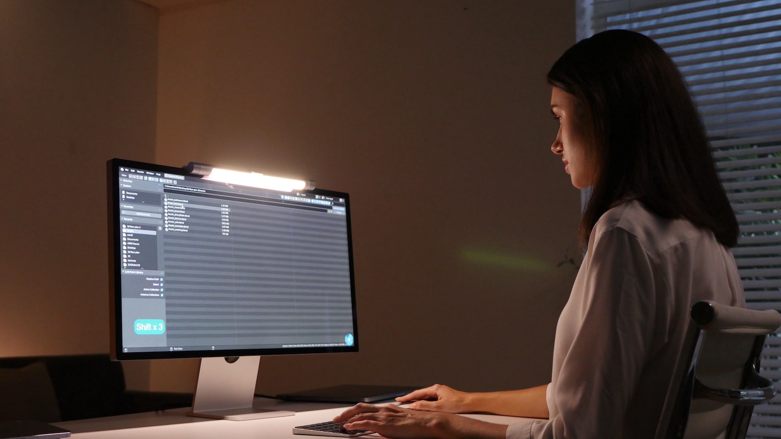 This universal smart light has a modular design