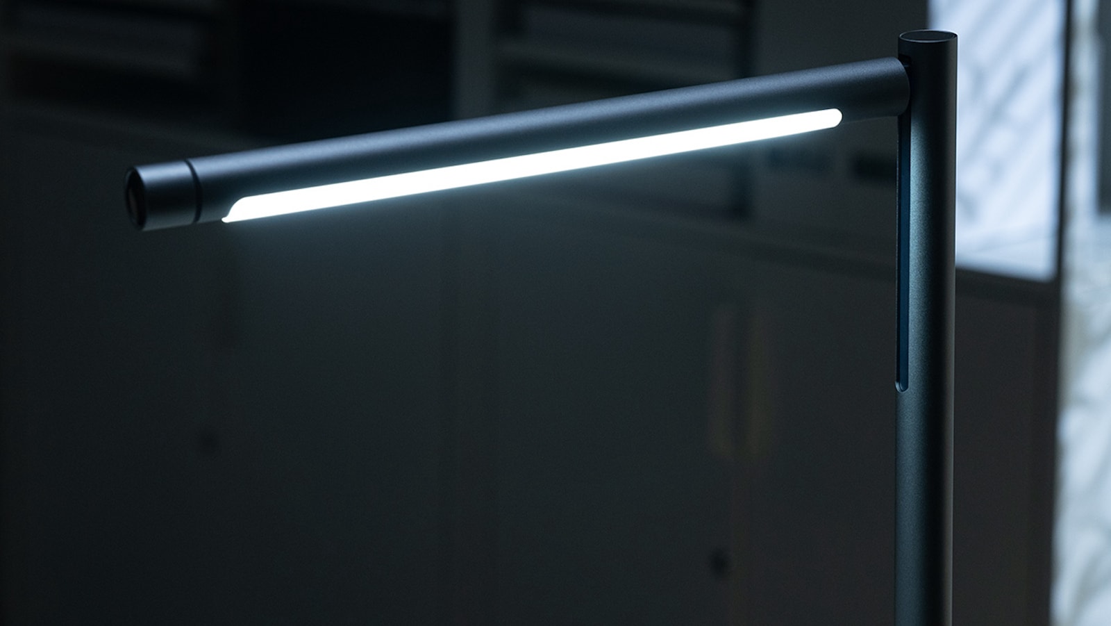 This universal smart light has a modular design